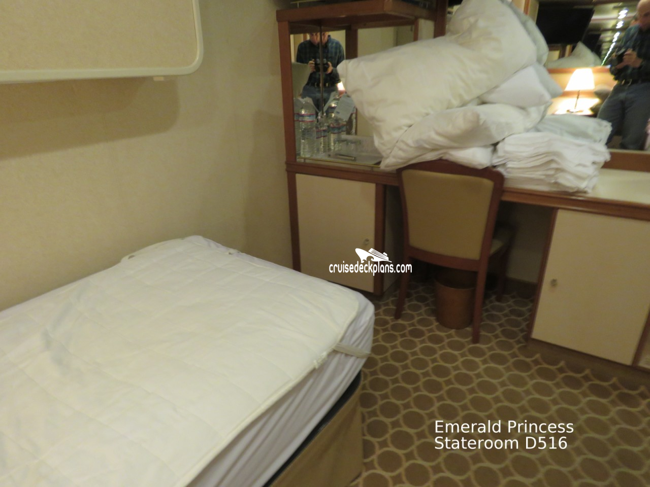 Cabin D516 Emerald Princess Stateroom